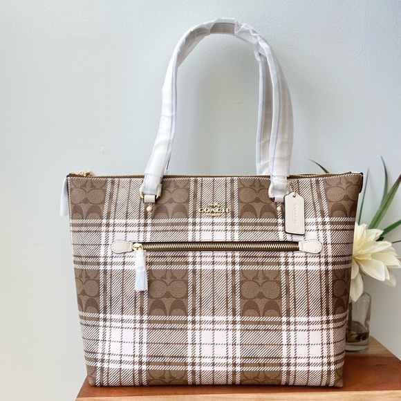 Coach | Bags | Coach Gallery Tote Bag In Signature Canvas With Hunting ...